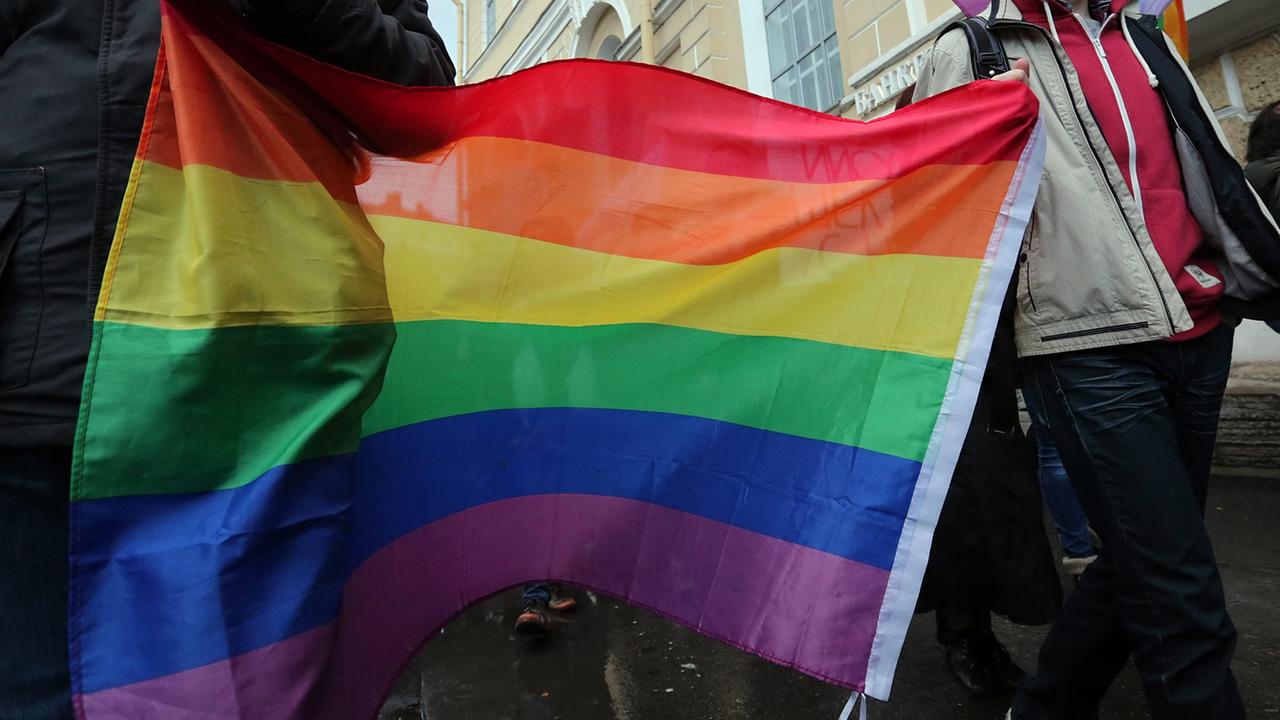 Russland Will Lgbtq Bewegung Verbieten Tagesschau De
