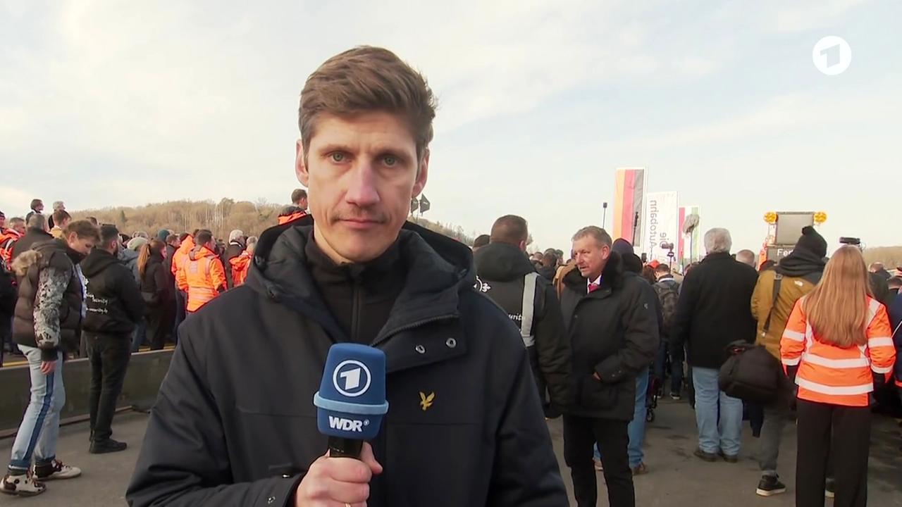 Philipp Jahn, WDR, zur Wiedereröffnung der Rahmedetalbrücke in ...