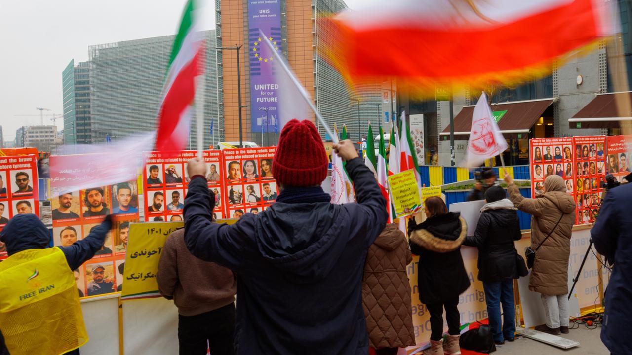 EU stuft Irans Revolutionsgarde als Terrororganisation ein | tagesschau.de