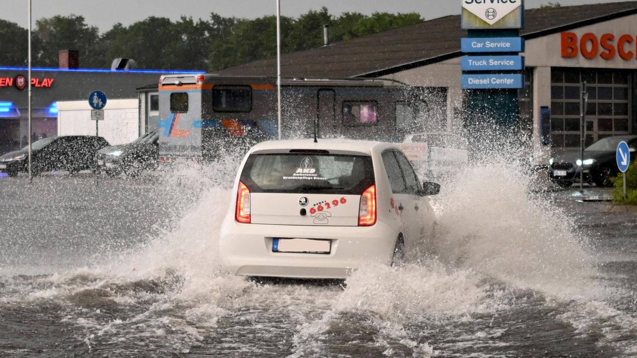 Auf den heißesten Tag des Jahres folgen Unwetter mit Starkregen | tagesschau.de