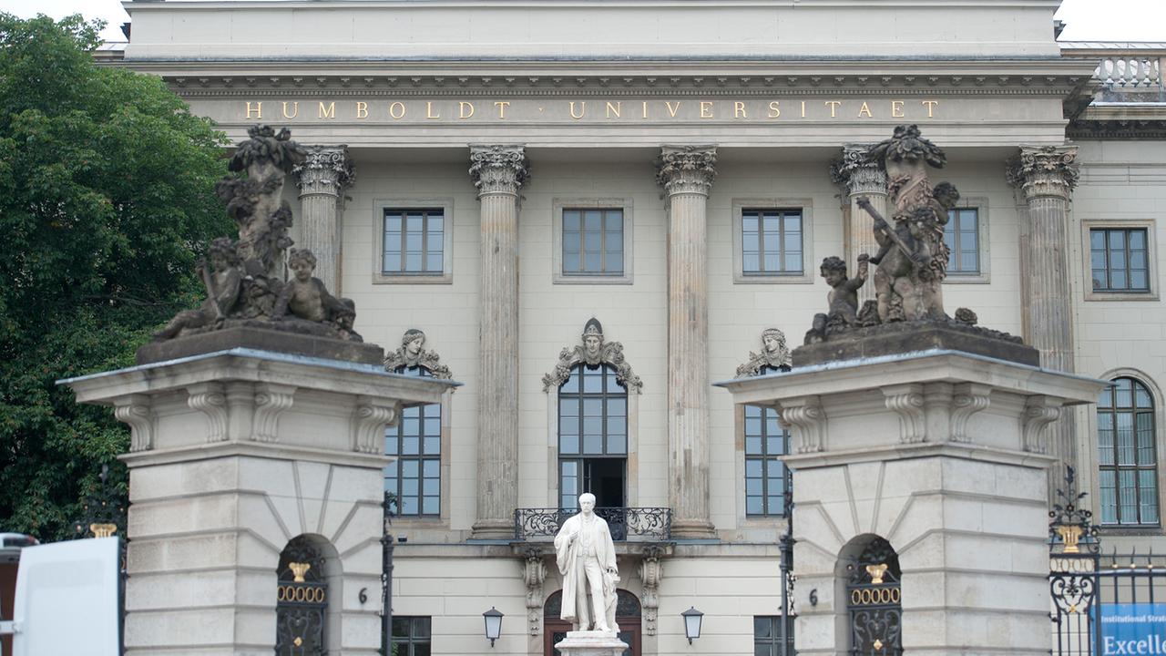 Genie exum nude video approximately halfway into the