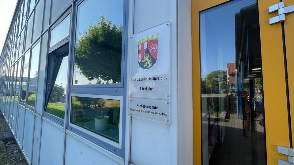 Rheinland-Pfalz: Realschule plus in Edenkoben verbietet Zahnstocher ...