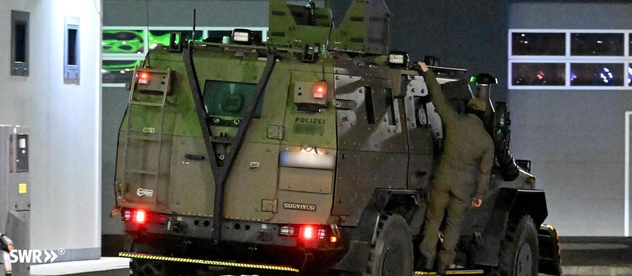 Baden-Württemberg: SEK mit Panzerfahrzeugen in Erbach: Polizei nimmt ...