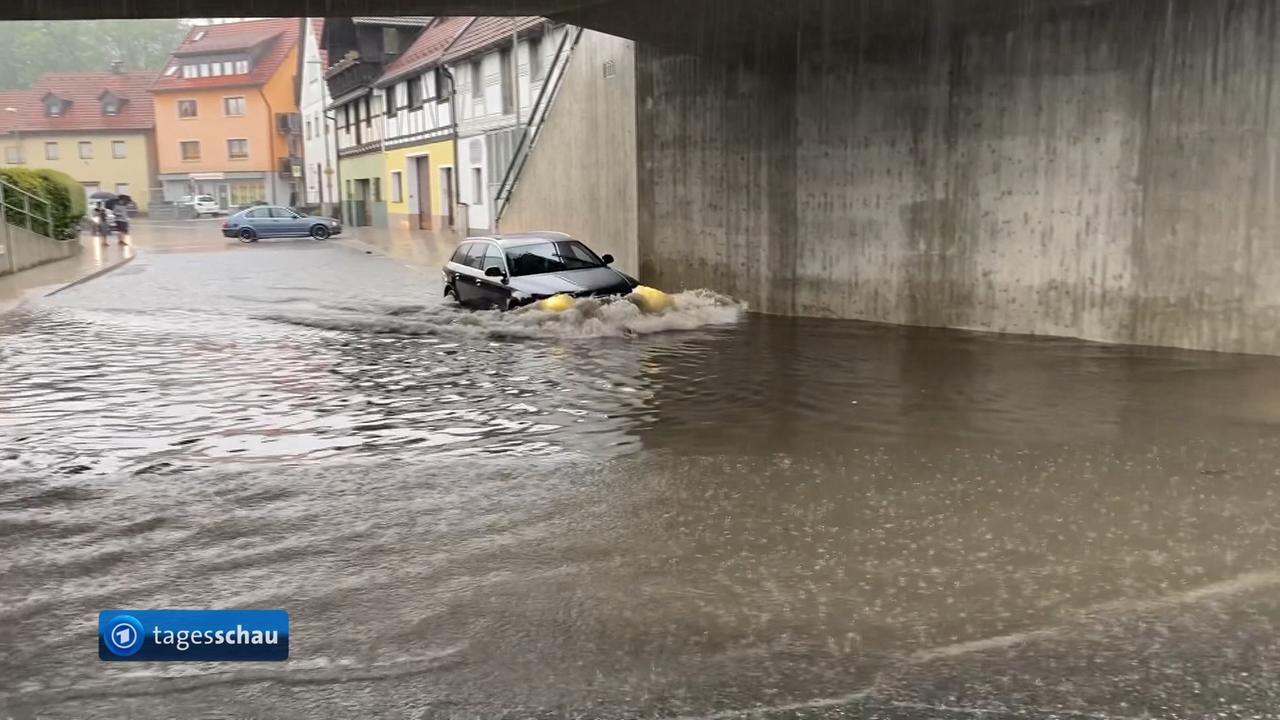 Unwetter mit Starkregen in Deutschland: Schwere Schäden durch Überflutungen | tagesschau.de