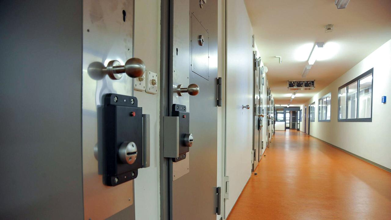 Saarland: Kampf gegen Drogenschmuggel: Saarbrücker JVA arbeitet mit ...