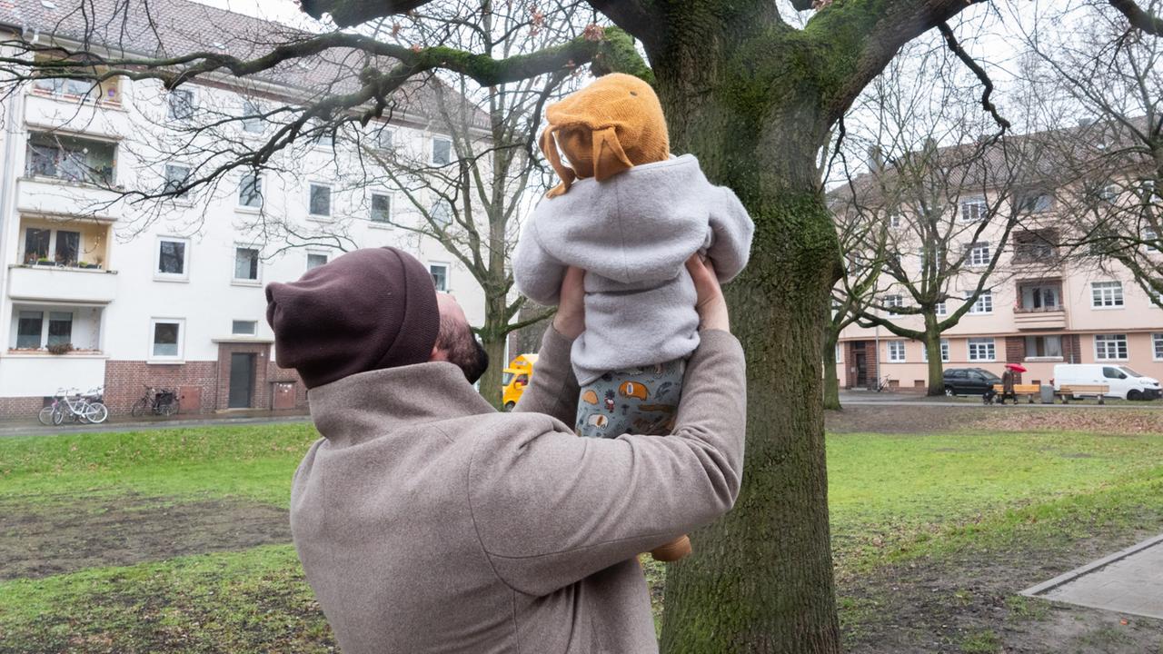 Bundesverfassungsgericht stärkt Rechte leiblicher Väter | tagesschau.de