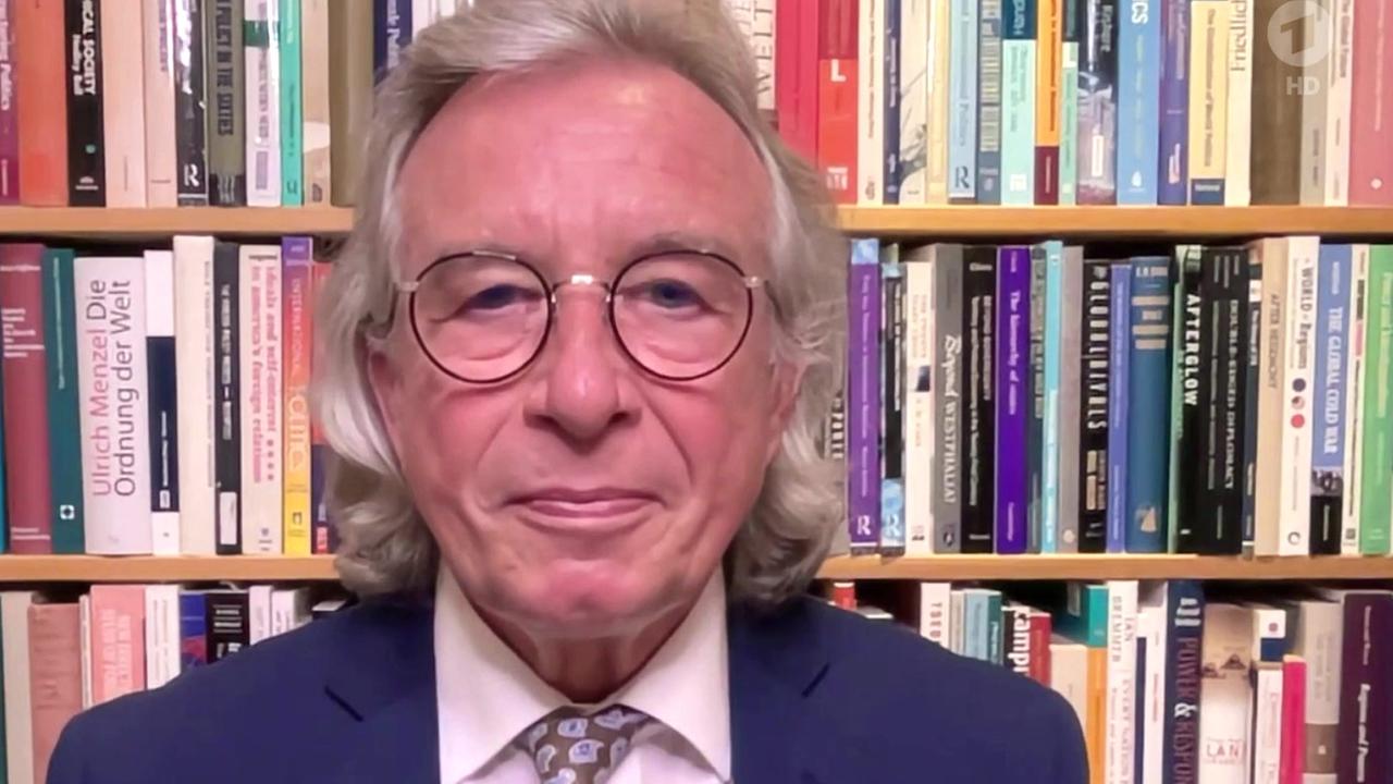 Professor Thomas Jäger, Politikwissenschaftler Universität Köln, mit ...