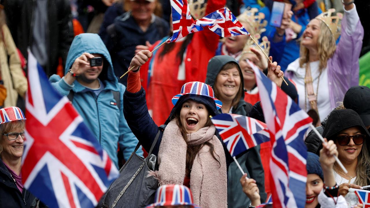 Feiern in Großbritannien: "Krönungsessen" auf offener Straße ...