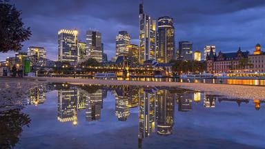 Nächtliche Skyline Frankfurt am Main.