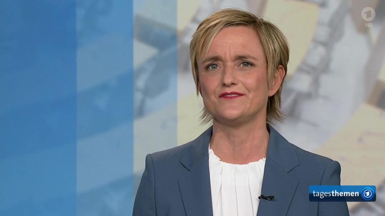 Ellen Ehni, ARD-Wahlstudio Köln, mit Prognosen für die Wahl in Sachsen ...
