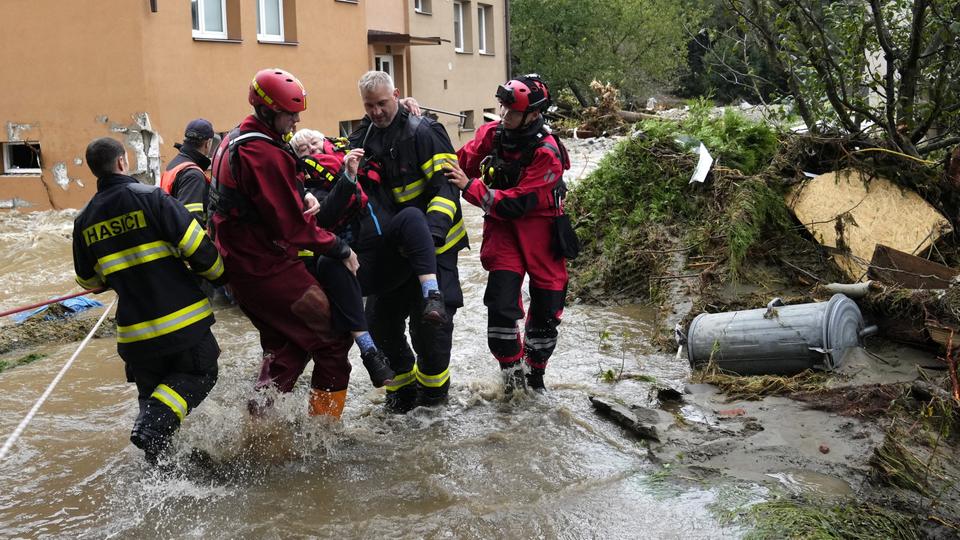 Hochwasser-Liveblog: ++ Tschechien will Armee im Flutgebiet einsetzen ++ | tagesschau.de