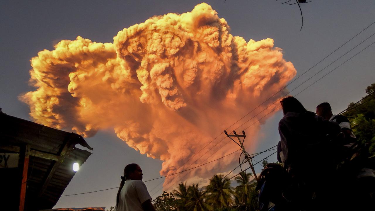 Indonesien: Vulkan erneut ausgebrochen - Flugverkehr gestört | tagesschau.de