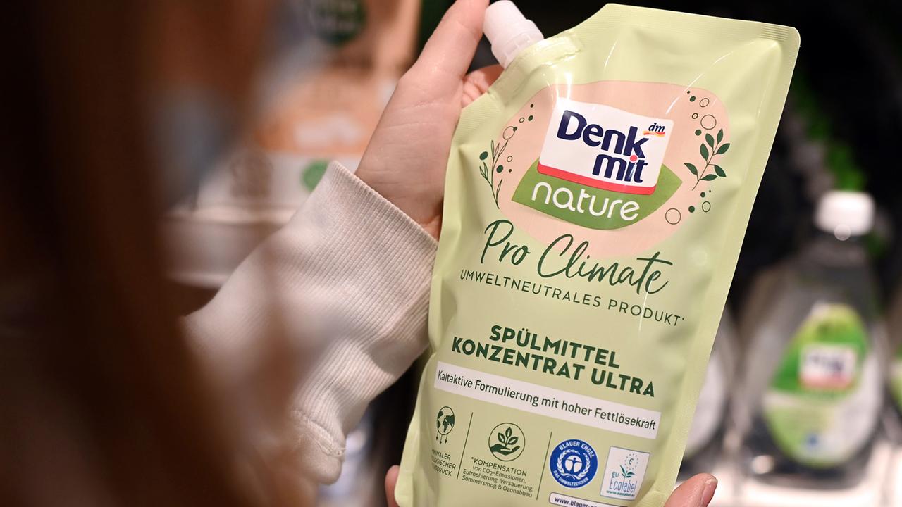 Drogerie dm darf Produkte nicht als "klimaneutral" bewerben | tagesschau.de