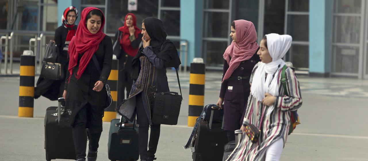 Afghanistan: Taliban schränken Frauenrechte weiter ein | tagesschau.de