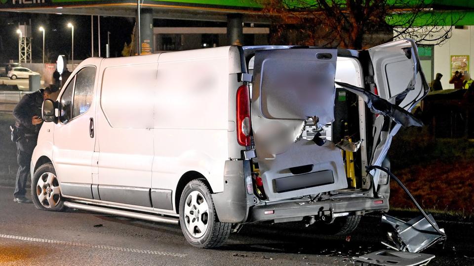 Baden-Württemberg: SEK mit Panzerfahrzeugen in Erbach: Polizei nimmt ...