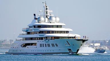Die Superjacht "Amadea" passiert die Bucht von San Diego