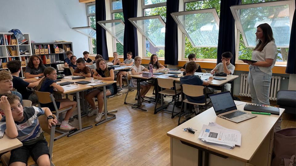 Wie ein Kölner Gymnasium KI im Schulalltag nutzt | tagesschau.de