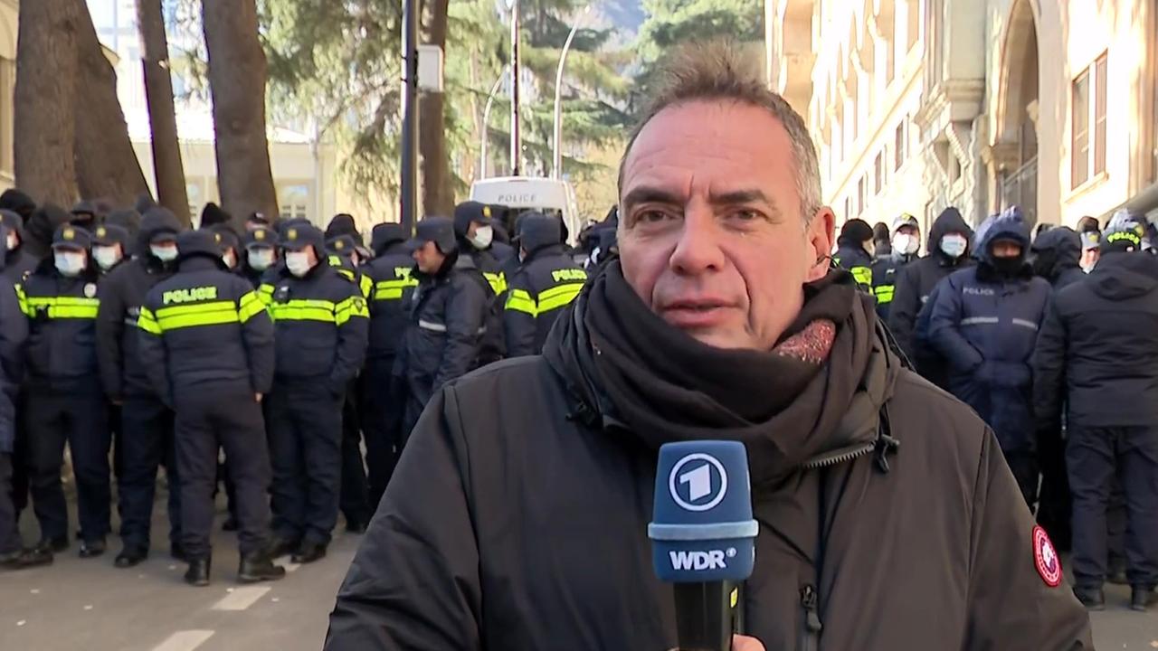 "Man macht einfach so weiter", Björn Blaschke, ARD Moskau, zzt. Tiflis ...