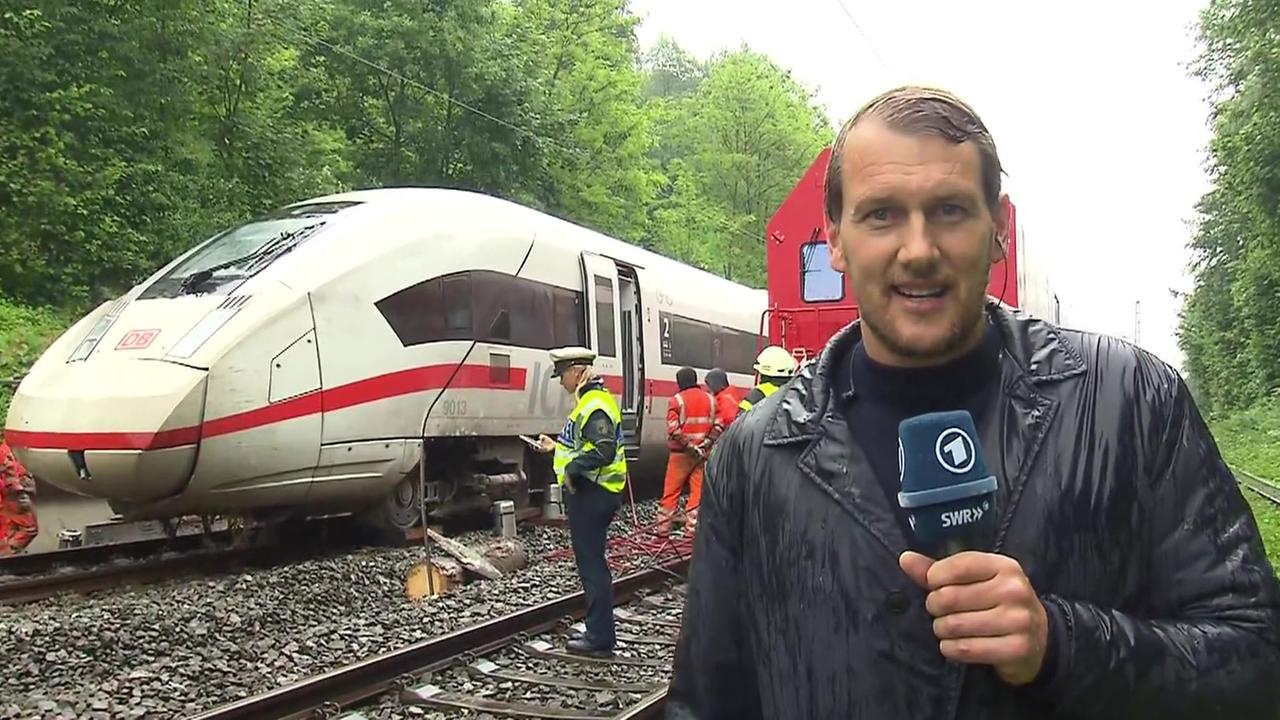 "Bergungsarbeiten kommen ganz gut voran", Martin Rottach, SWR, zzt ...