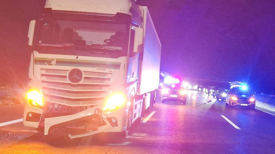 Baden-Württemberg: Mann läuft nach Unfall auf A5 bei Achern auf ...