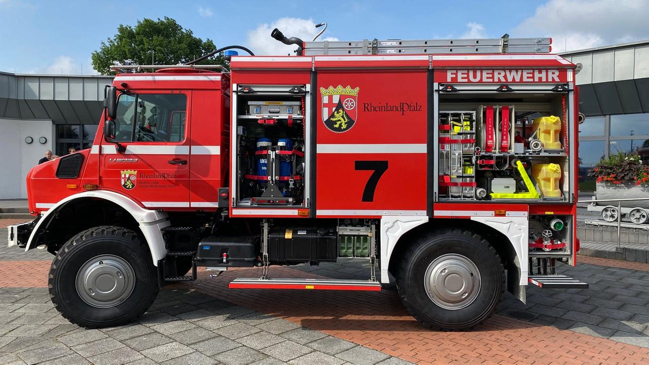 Rheinland-Pfalz: Neues Löschfahrzeug für RLP - das alles kann das TLF 3.000 | tagesschau.de