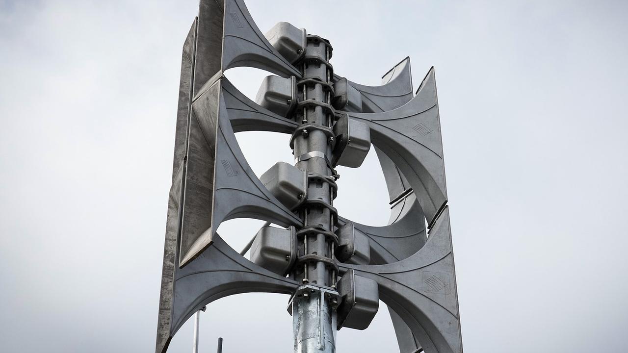 Sachsen-Anhalt: Sirenen-Fehlalarm in Halle war offenbar Cyberangriff | tagesschau.de