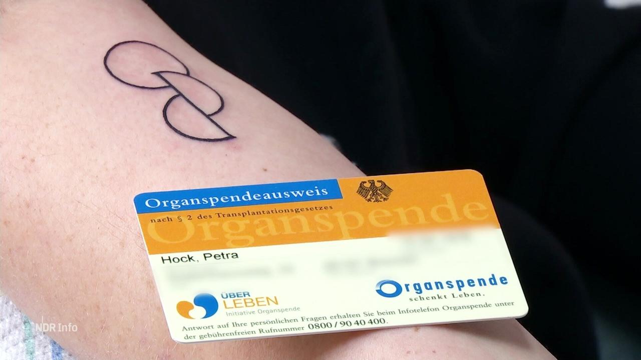 Tattoo macht auf Organspende aufmerksam | tagesschau.de