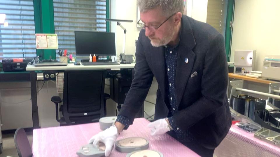 Strahlungsexperiment: Puppen im Weltall | tagesschau.de