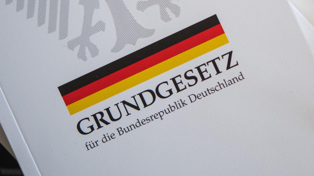 Warum steht "Rasse" noch im Grundgesetz? | tagesschau.de
