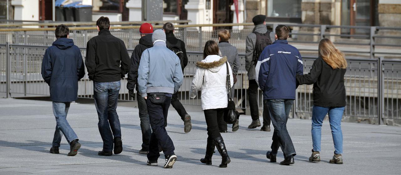 Wodurch das Wahlverhalten junger Menschen beeinflusst wird | tagesschau.de