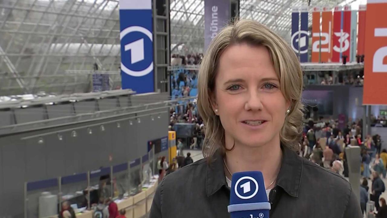 "Die Literatur in Leipzig feiert sich selbst", Katja Stieler, MDR, zu ...