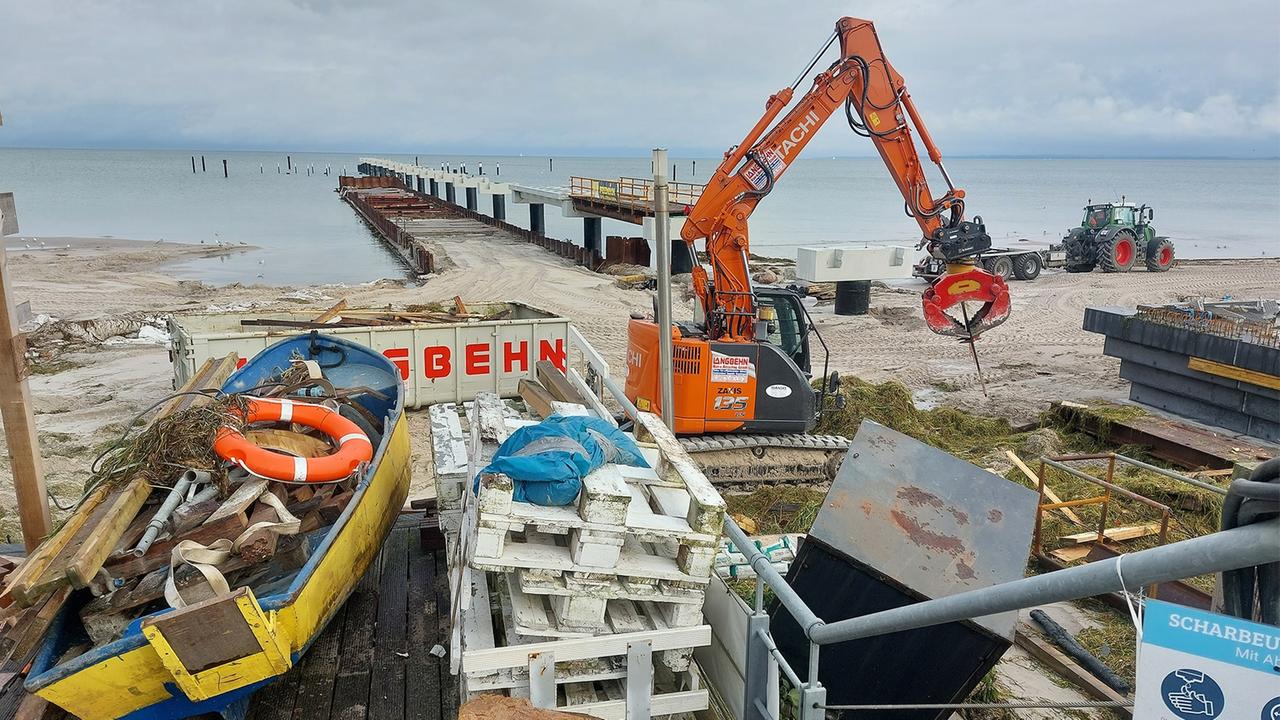 Bilderstrecke: Bilder von der Ostsee-Sturmflut: So sieht es am Sonntag ...
