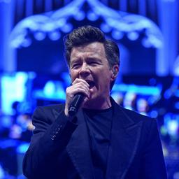 Die Geschichte des RickRolls zum 60. Geburtstag von Rick Astley ...