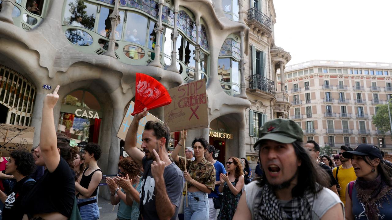 Tausende protestieren in Barcelona gegen Massentourismus | tagesschau.de