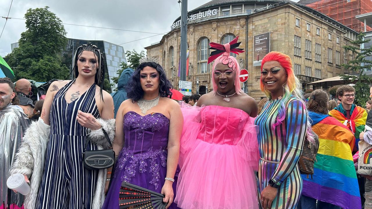 Bilderstrecke: Das sind die schönsten Outfits beim CSD in Freiburg 2024 ...