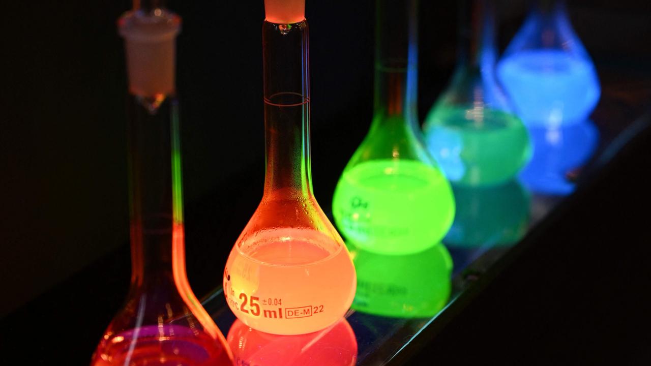 Verkündung in Stockholm: Chemie-Nobelpreis für Quantenpunkt-Forscher | tagesschau.de