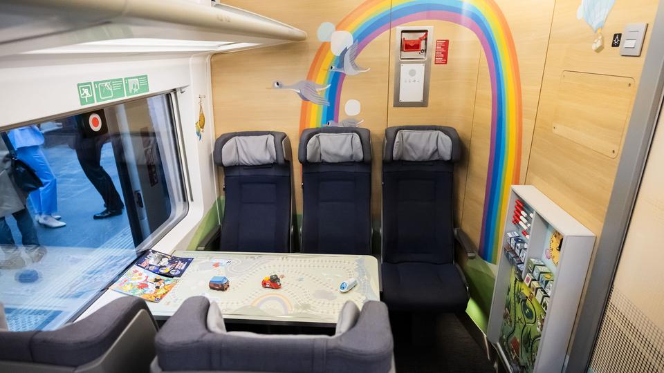 Deutsche Bahn präsentiert neuen ICE L | tagesschau.de