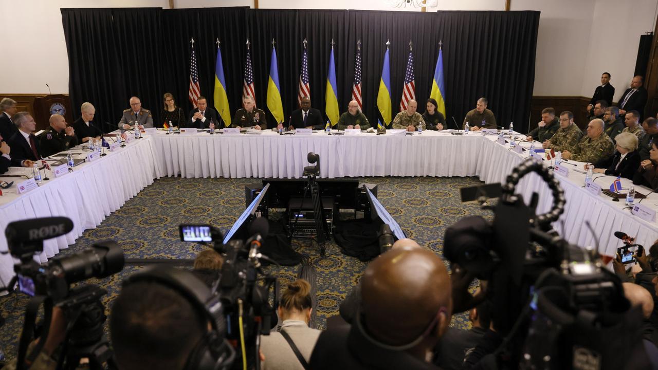 Ukraine-Kontaktgruppe in Ramstein: "Wir werden durchhalten" | tagesschau.de