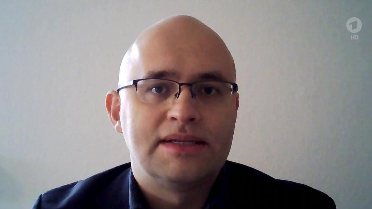 Andreas Hammerschmidt, 2.Vorsitzender Marburger Bunde Niedersachsen, zu Warnstreiks der Ärzte an ...