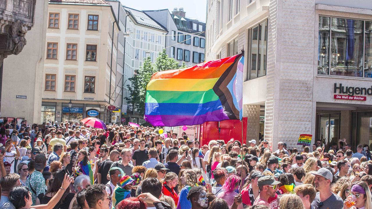 Bundesbeauftragter Legt Plan Gegen Queerfeindlichkeit Vor Tagesschau De