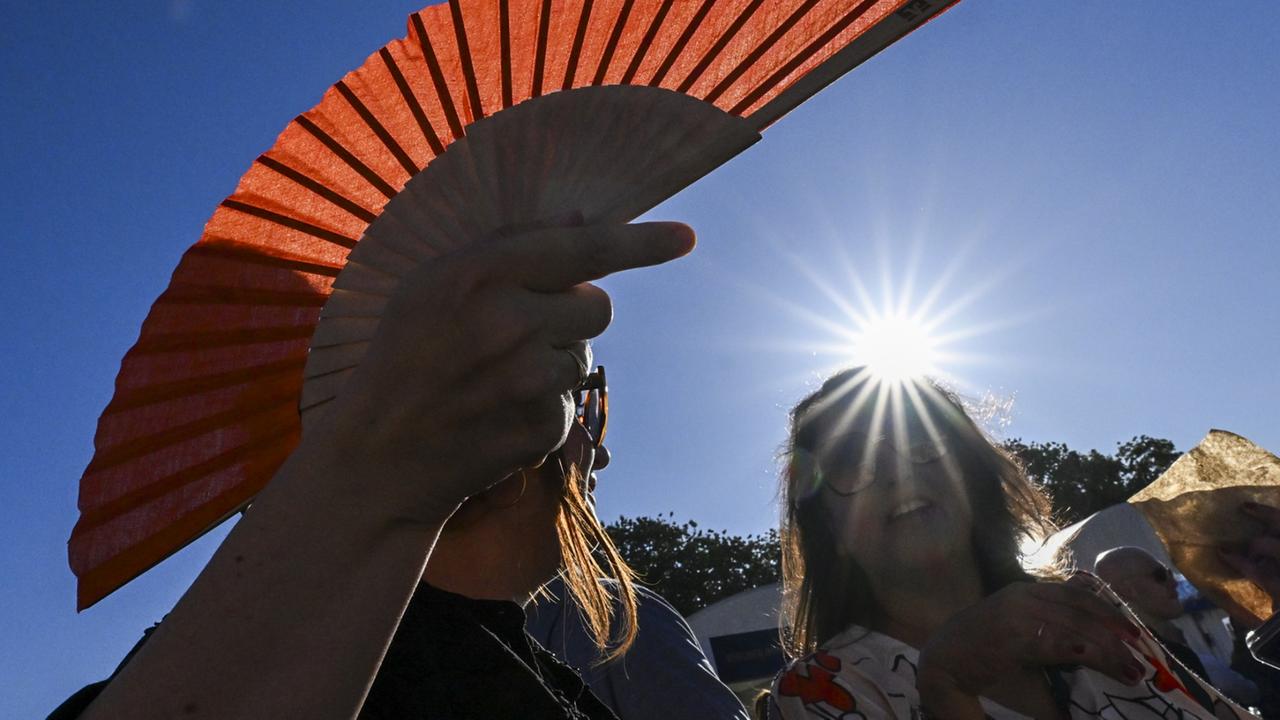 有名人流出動画 she has a amazing body but also a total package.