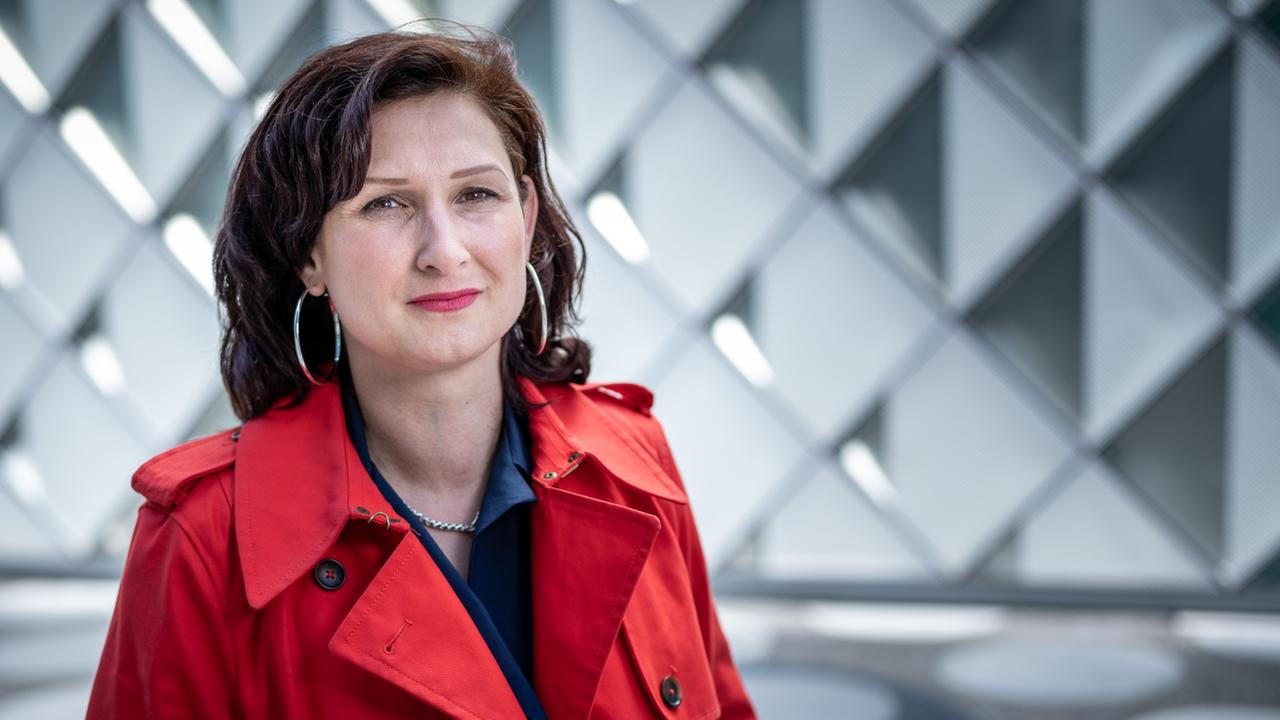 Antidiskriminierungsbeauftragte: Ataman bohrt jetzt die dicken Bretter ...