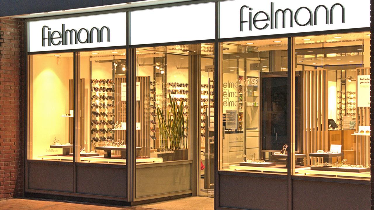 Optikerkonzern Fielmann will Hunderte Stellen abbauen | tagesschau.de