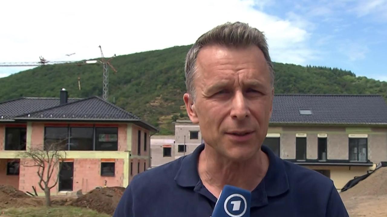 "Fast jede Straße, jedes Haus ist hier fast immer noch betroffen", Axel ...