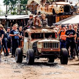 Über 70.000 Menschen stecken im Schlamm fest | tagesschau.de