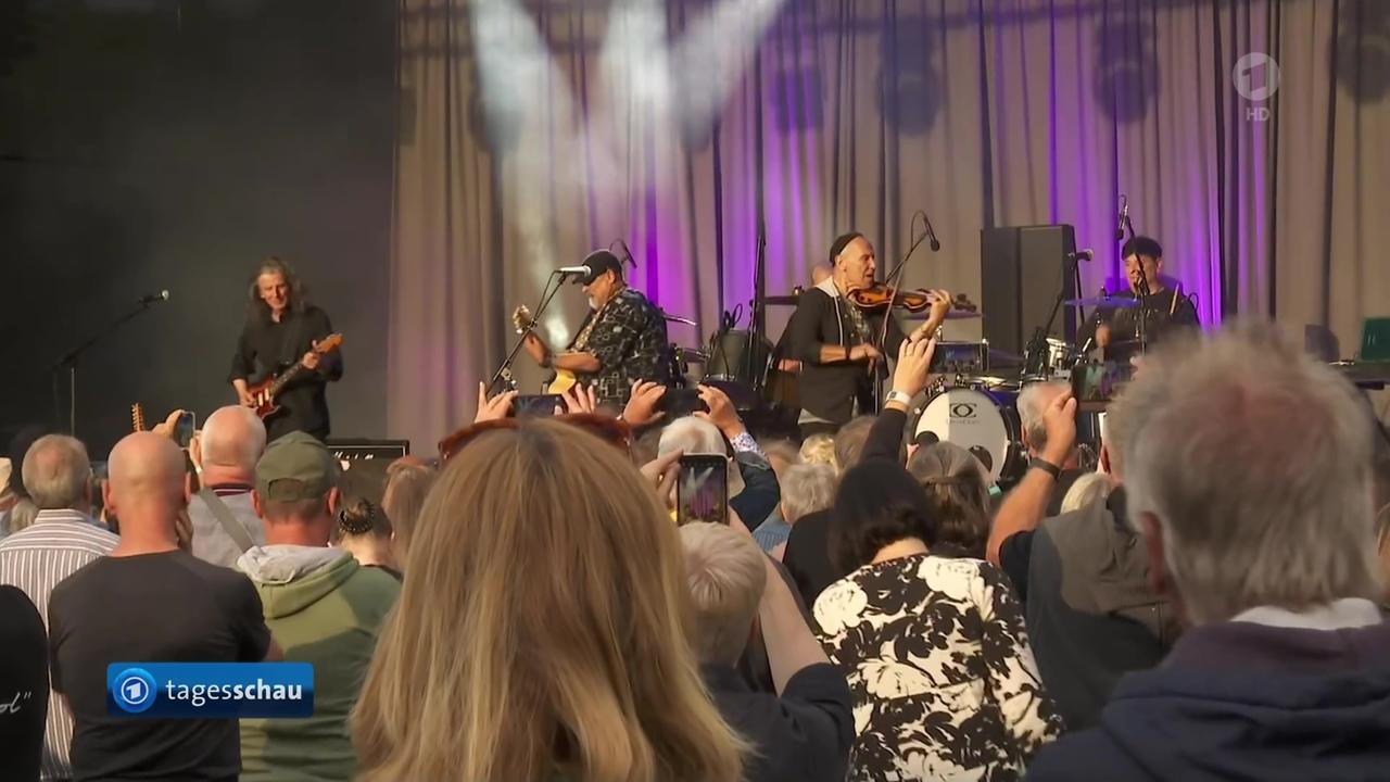 In Neuruppin feiern Tausende beim Ost-Rock-Festival | tagesschau.de