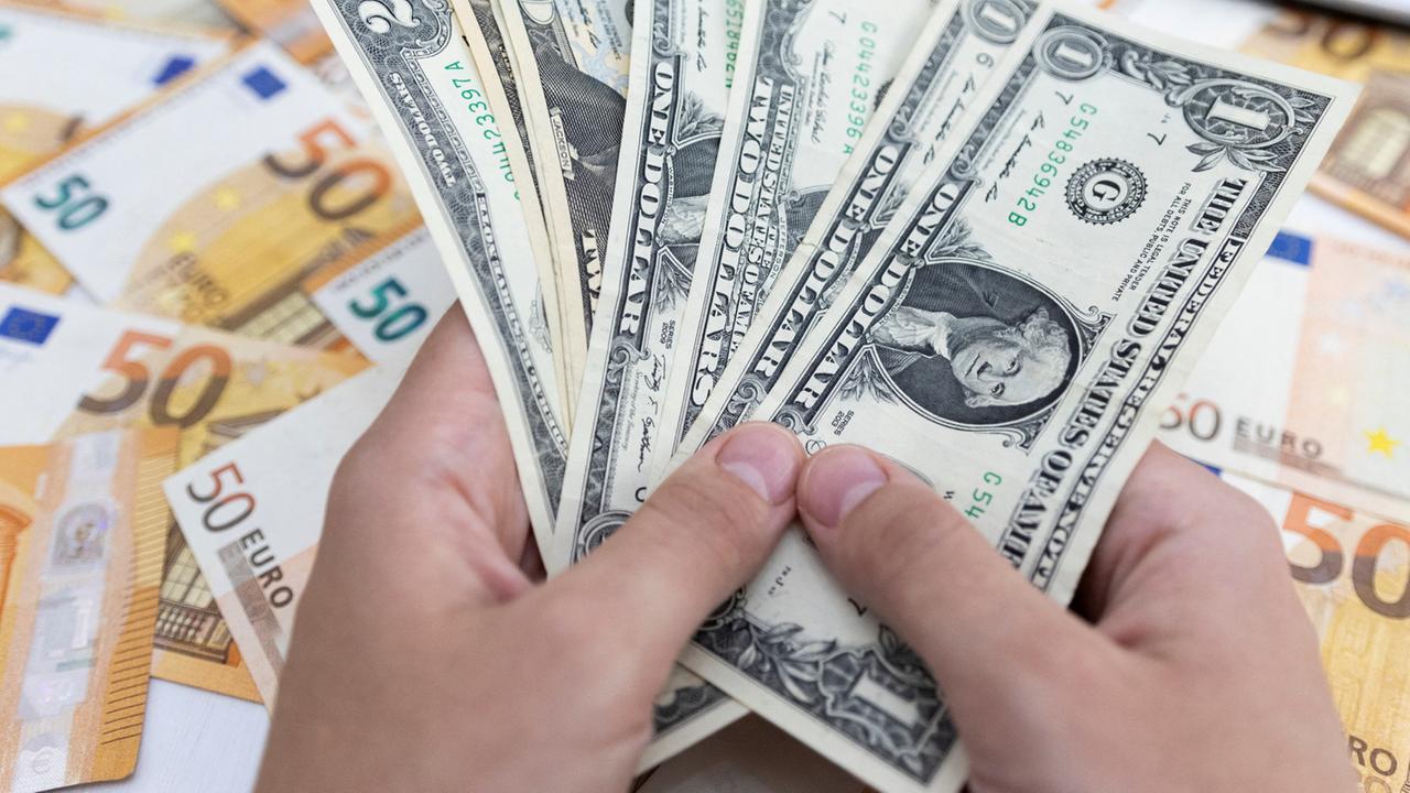 Zeitweise Parit t Zum Dollar Viele Faktoren Schw chen Den Euro zeitweise-parit-t-zum-dollar-viele-faktoren-schw-chen-den-euro