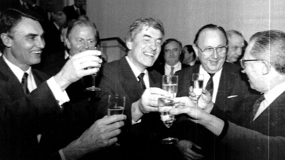 Interview: "Cameron steckt zwischen Baum und Borke" | tagesschau.de