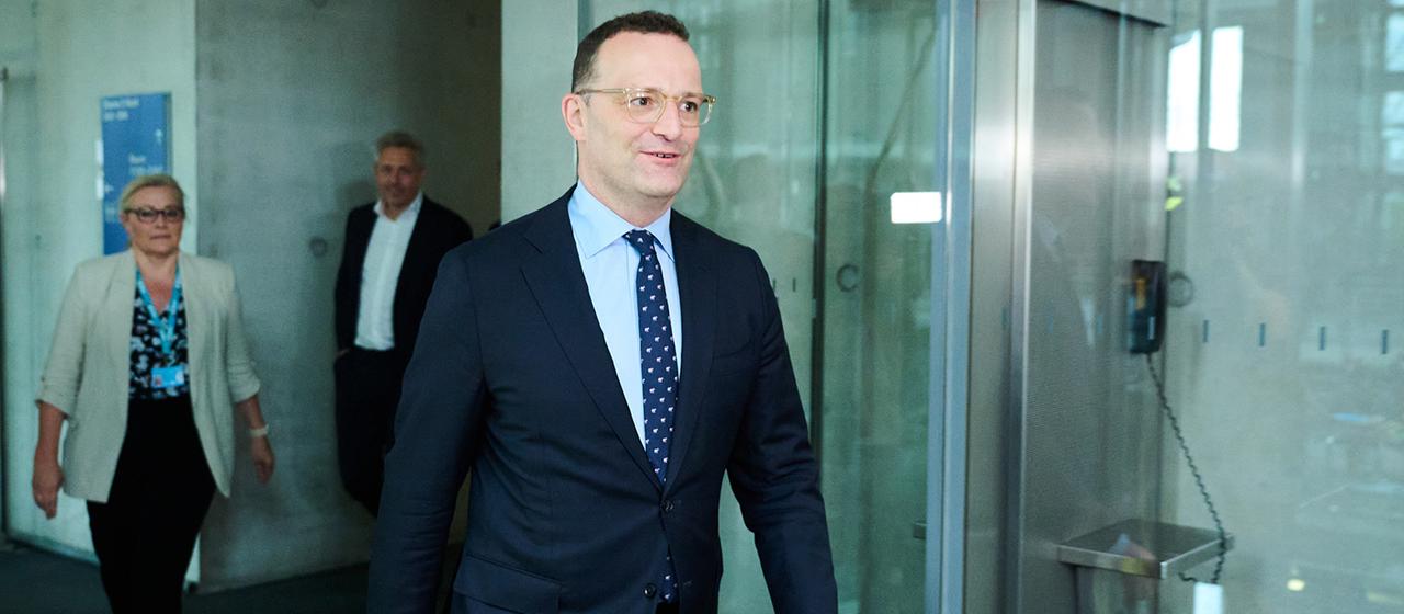 Wie Ex-Gesundheitsminister Spahn mit den Masken-Vorwürfen umgeht ...