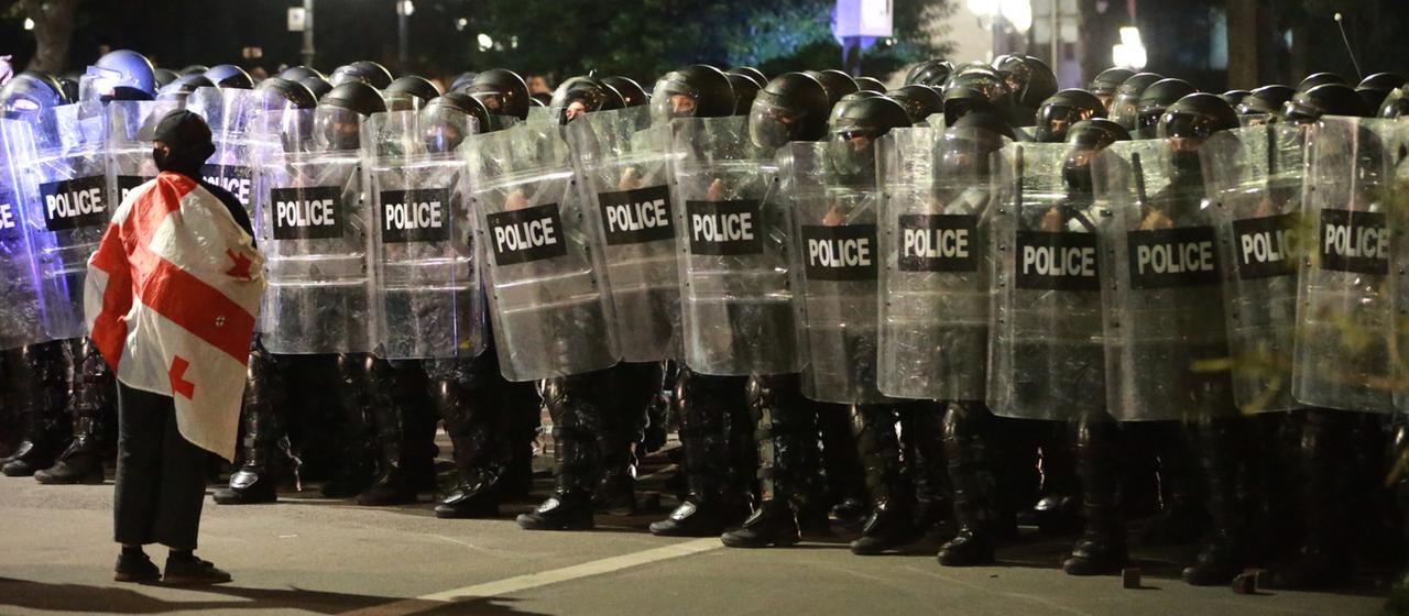 Proteste in Georgien: Zehntausende demonstrieren gegen die Regierung ...